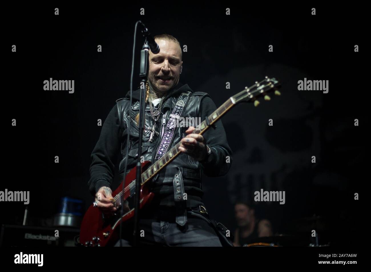 Nicke Borg singer/ guitarist from backyard babies live at o2 ritz ...