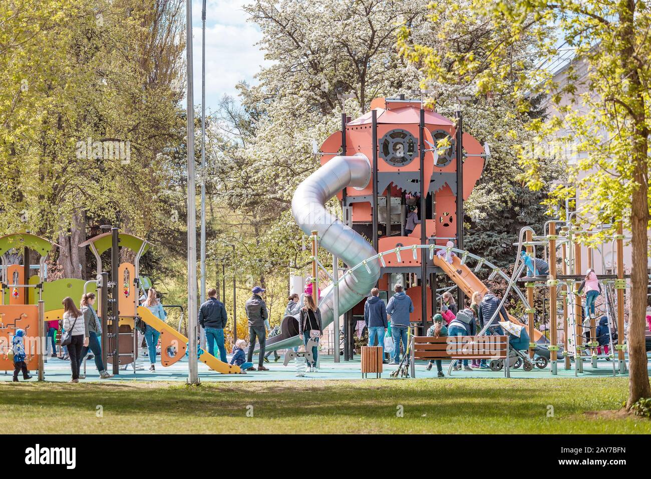 Children playing in moscow hi-res stock photography and images - Alamy