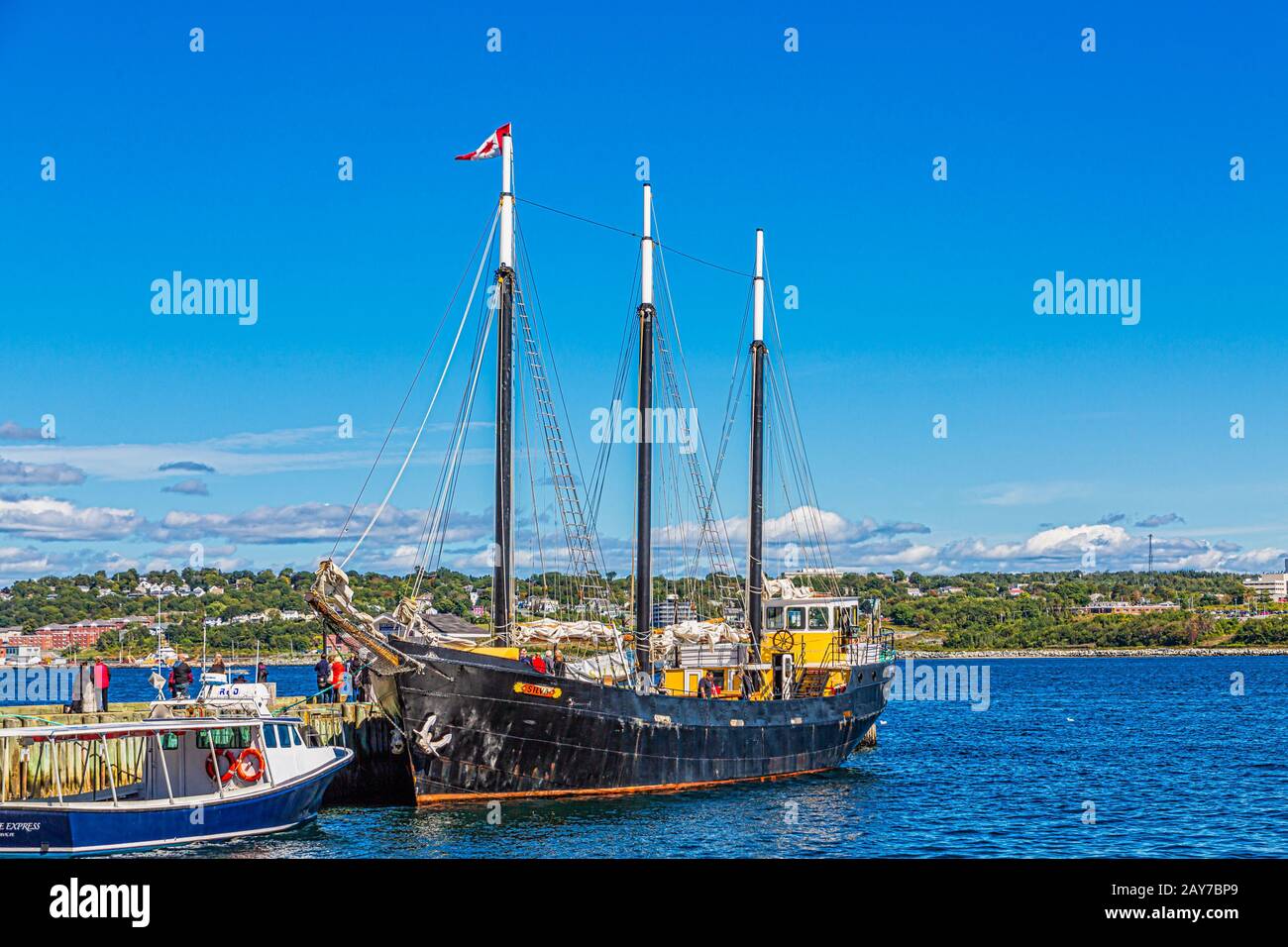 Three masted schooner hi-res stock photography and images - Alamy