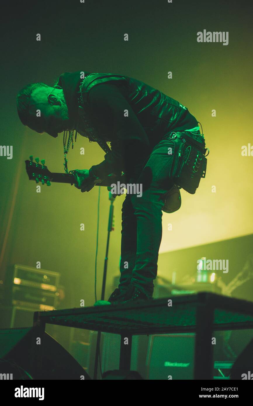 Nicke Borg singer/ guitarist from backyard babies live at o2 ritz ...
