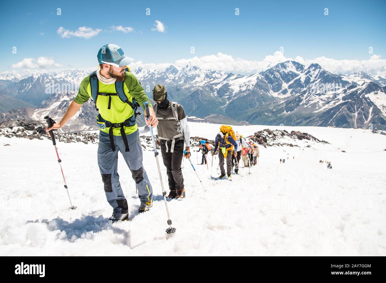 Mountain climbing group hi-res stock photography and images - Alamy