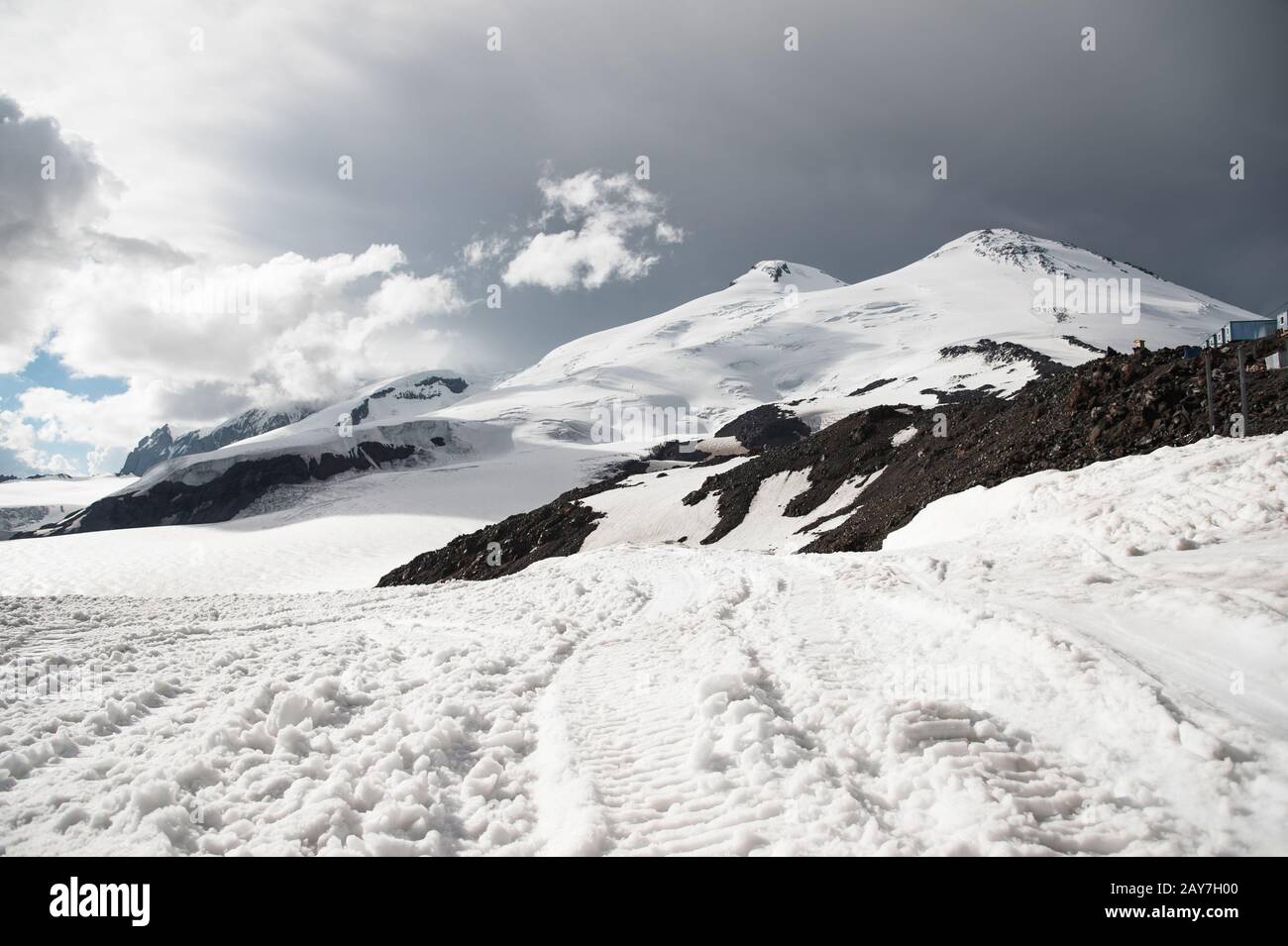 Mountain overhang hi-res stock photography and images - Alamy