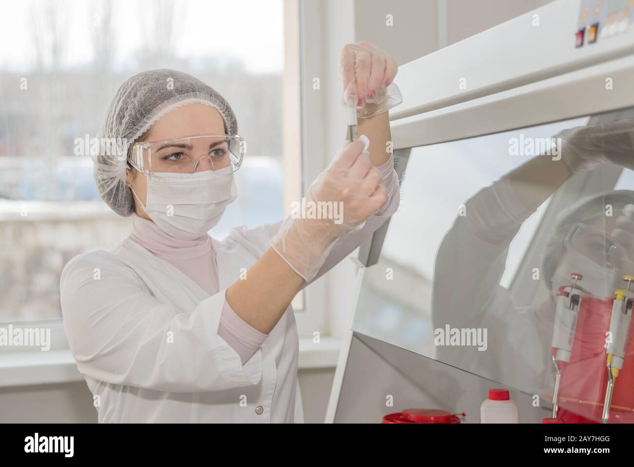 Professional woman scientist in lab hi-res stock photography and images ...
