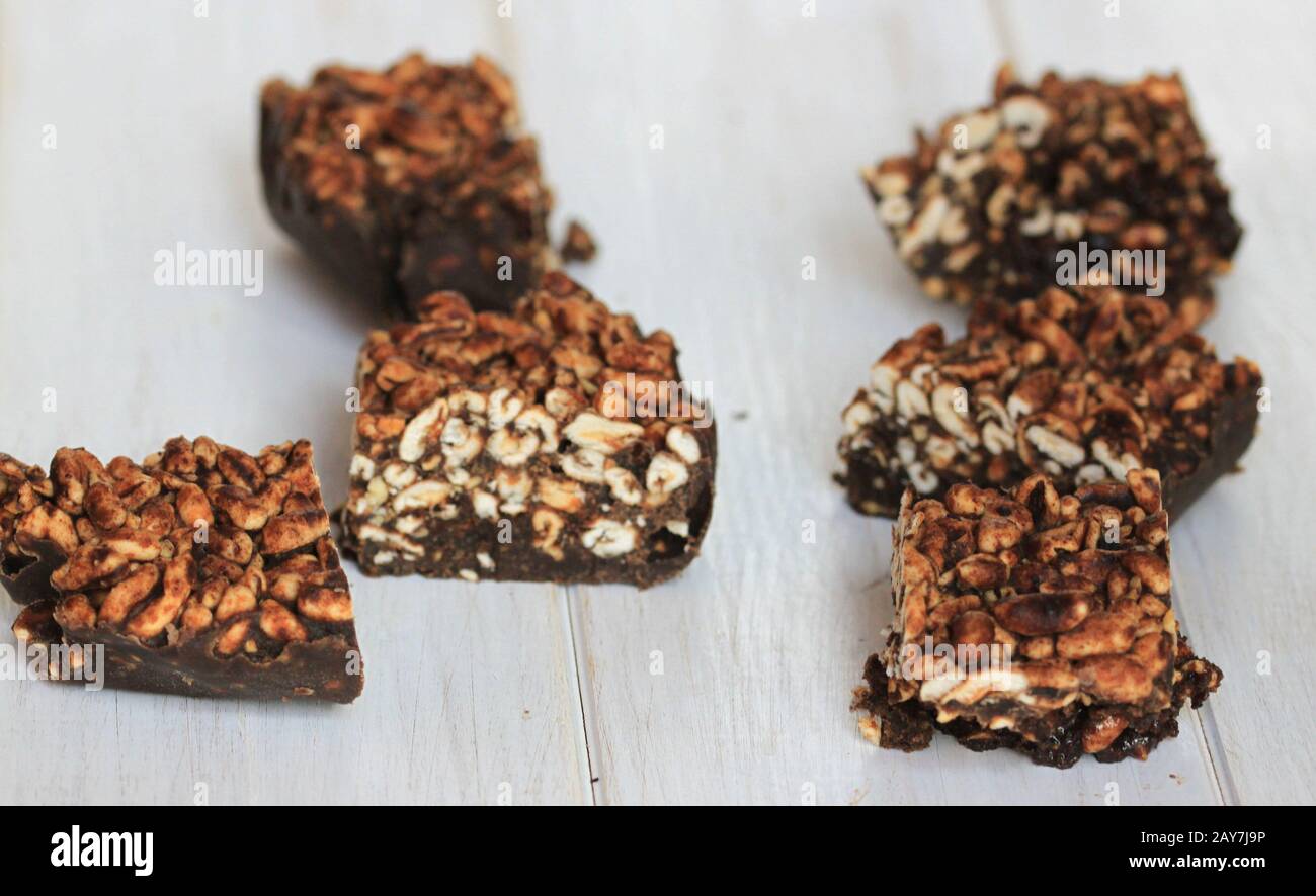 Chocolate crunchy fidget. Chocolate chip cookies with expanded rice and ...