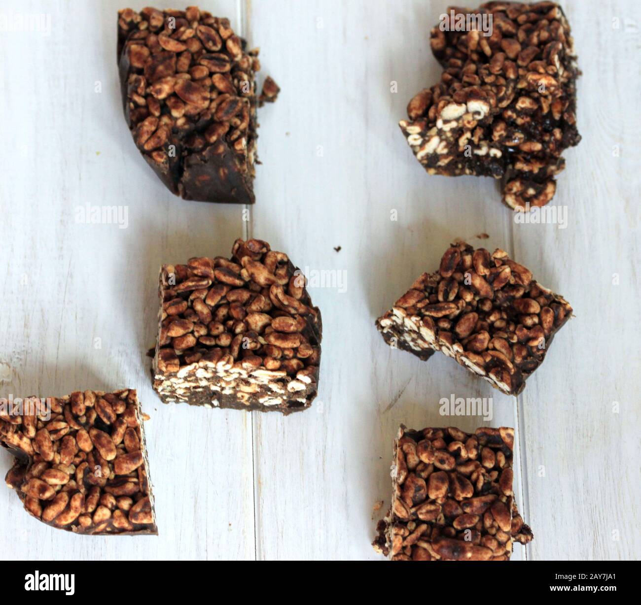 Chocolate crunchy fidget. Chocolate chip cookies with expanded rice and ...