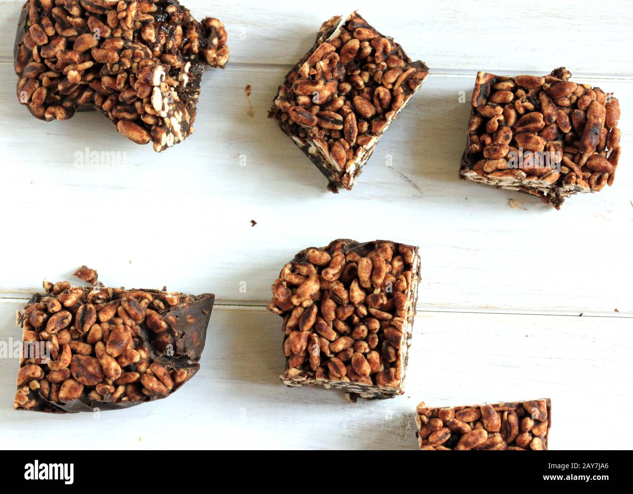 Chocolate crunchy fidget. Chocolate chip cookies with expanded rice and ...