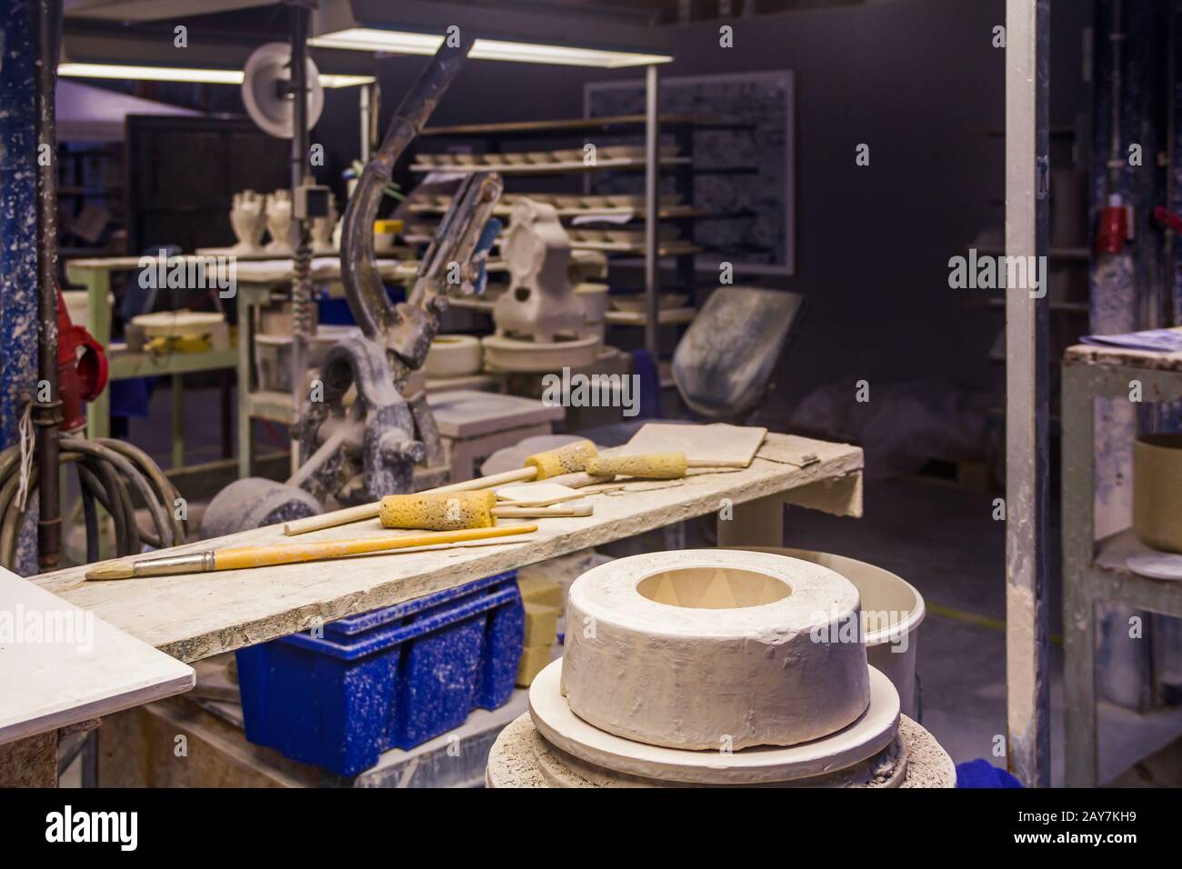 Dutch porcelain hi-res stock photography and images - Alamy