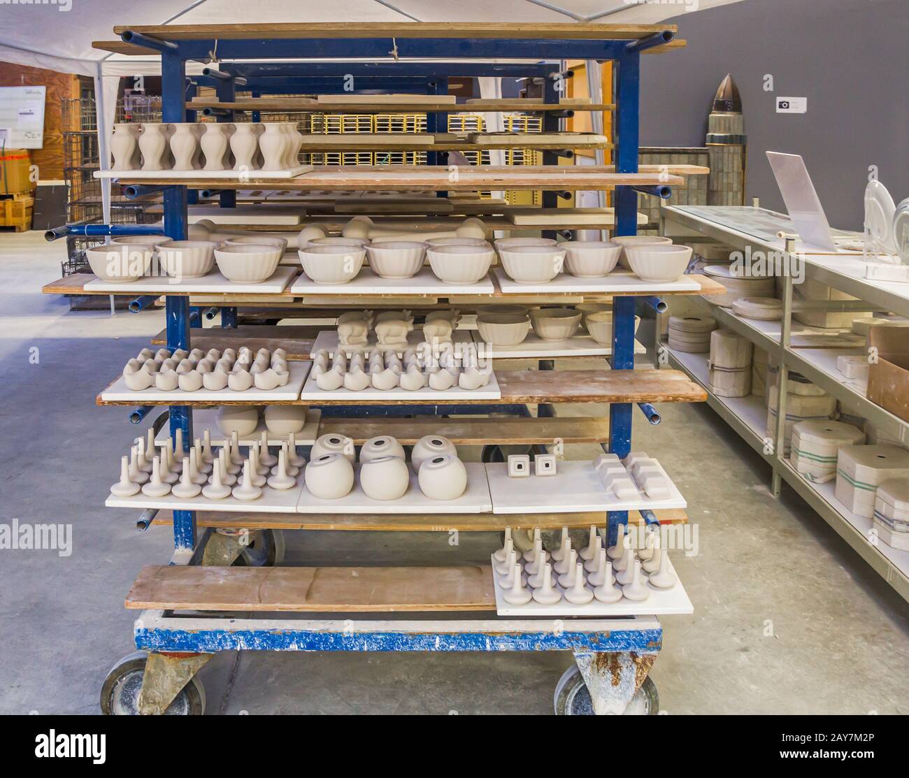 Dutch porcelain hi-res stock photography and images - Alamy