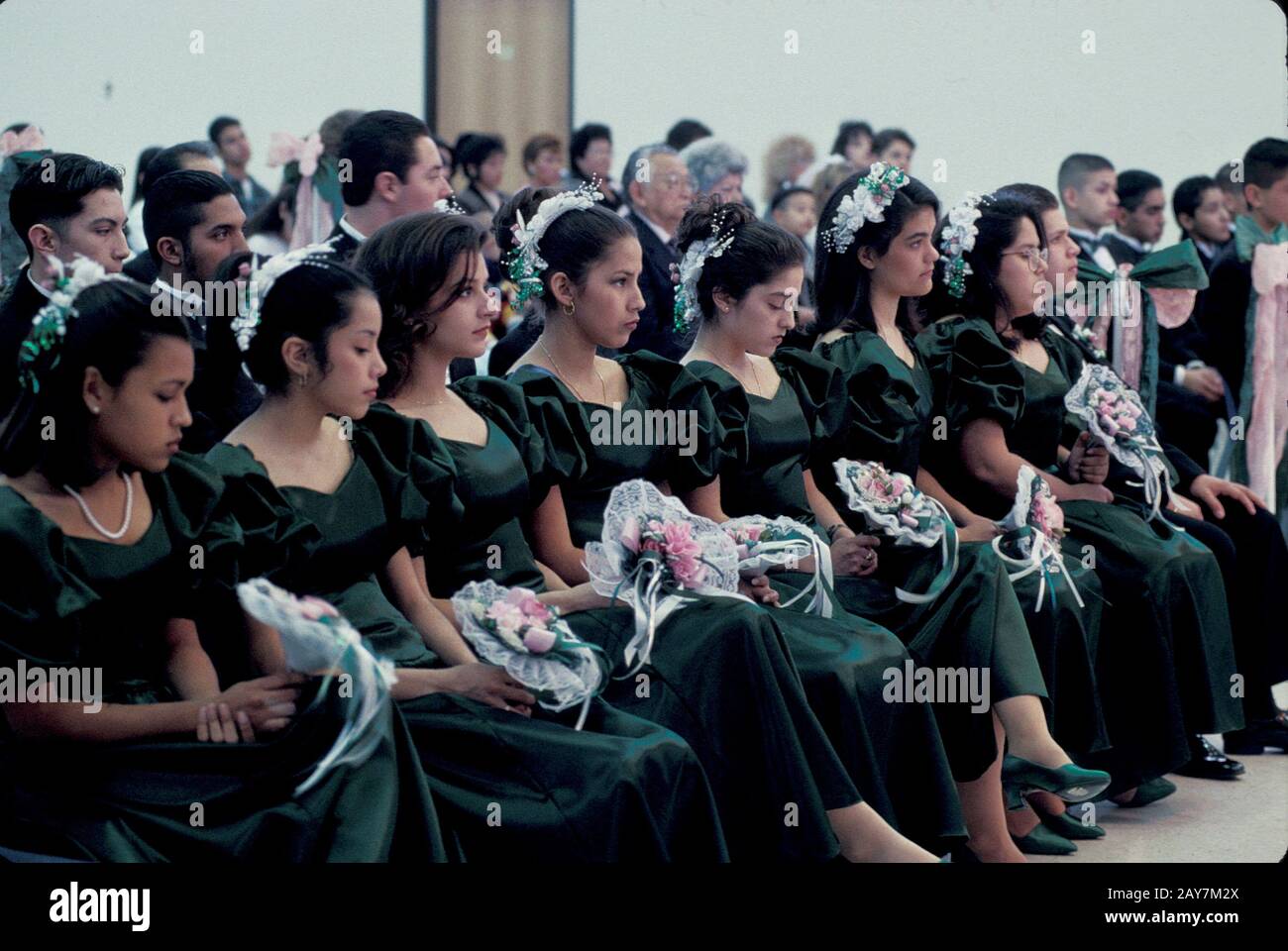 Quinceanera damas hi-res stock photography and images - Alamy