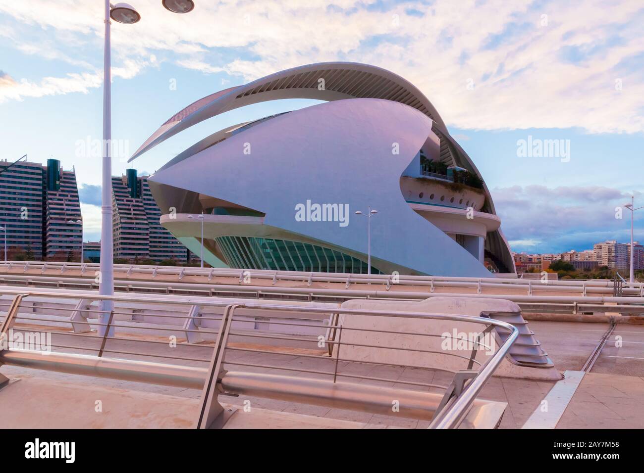 Valencia opera hi-res stock photography and images - Alamy