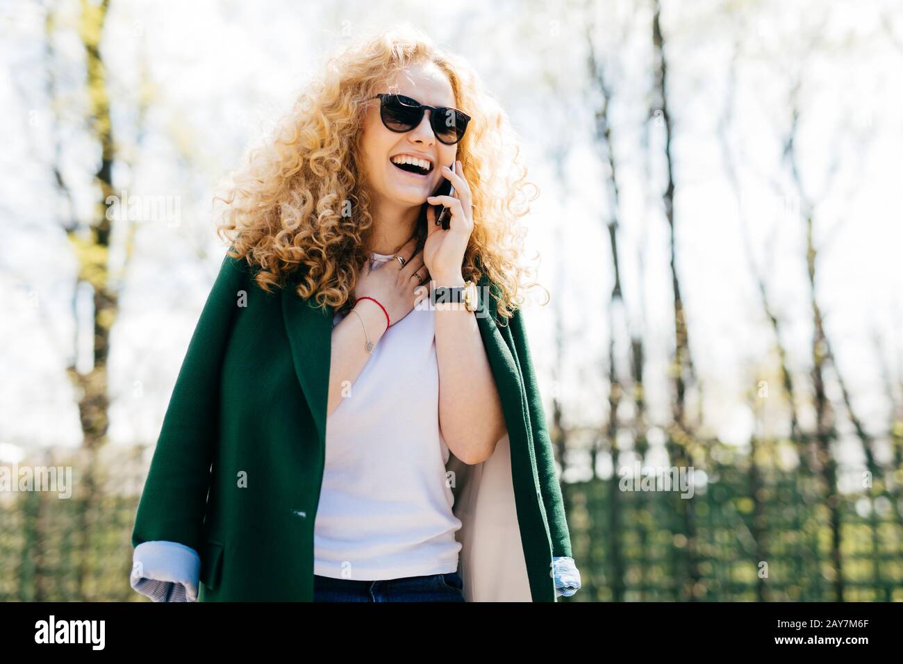 Half profile hi-res stock photography and images - Alamy