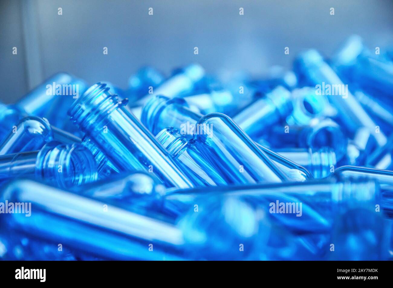 Pile of beer bottles hi-res stock photography and images - Alamy