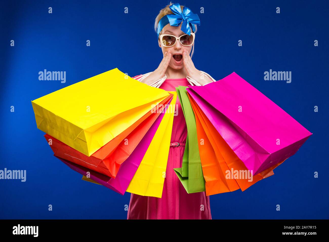 Discount packages hi-res stock photography and images - Alamy