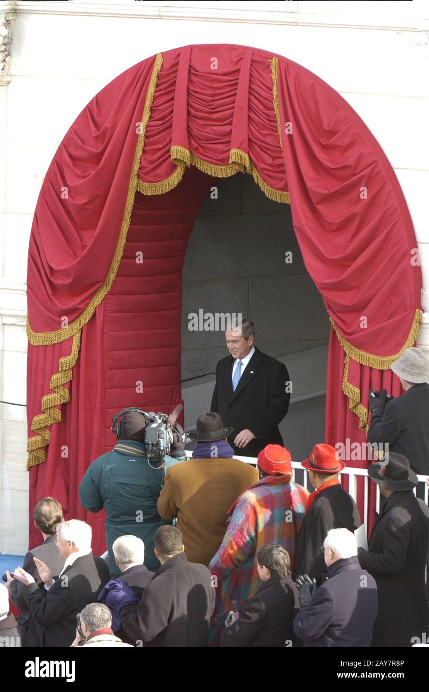George washington swearing in hi-res stock photography and images - Alamy
