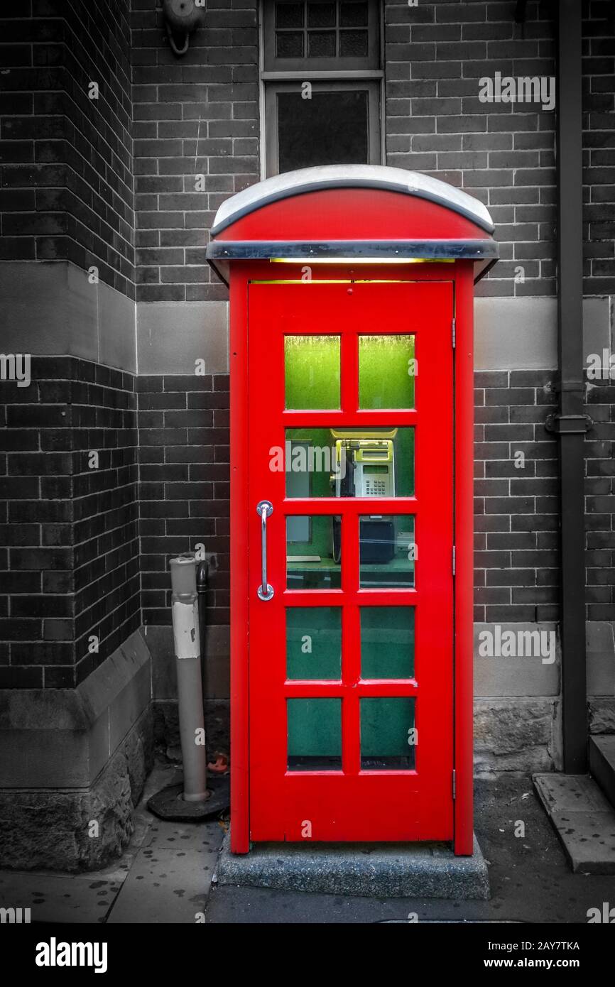 Vintage UK red phone booth Stock Photo - Alamy