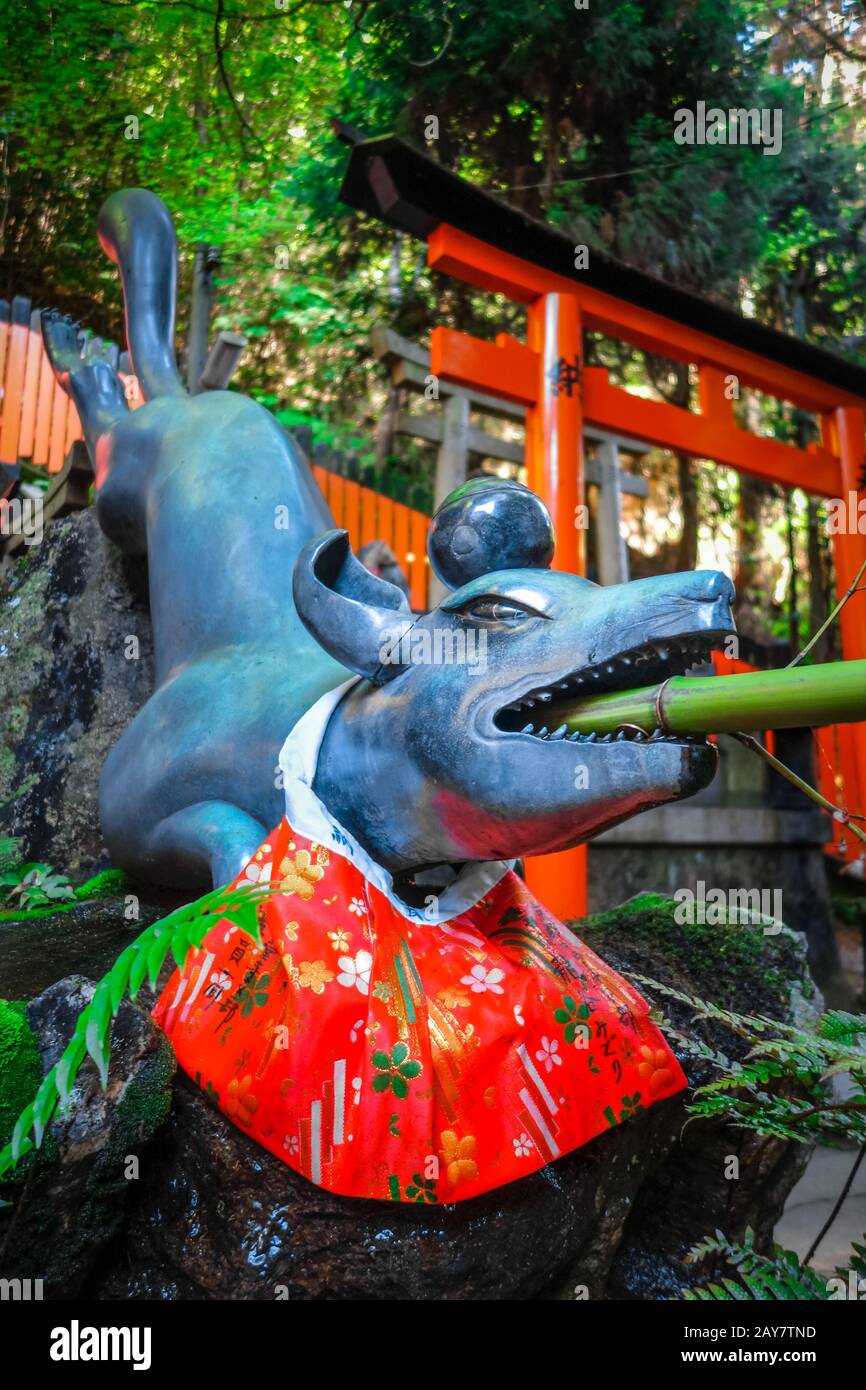 Traditional japanese purification fountain hi-res stock photography and ...