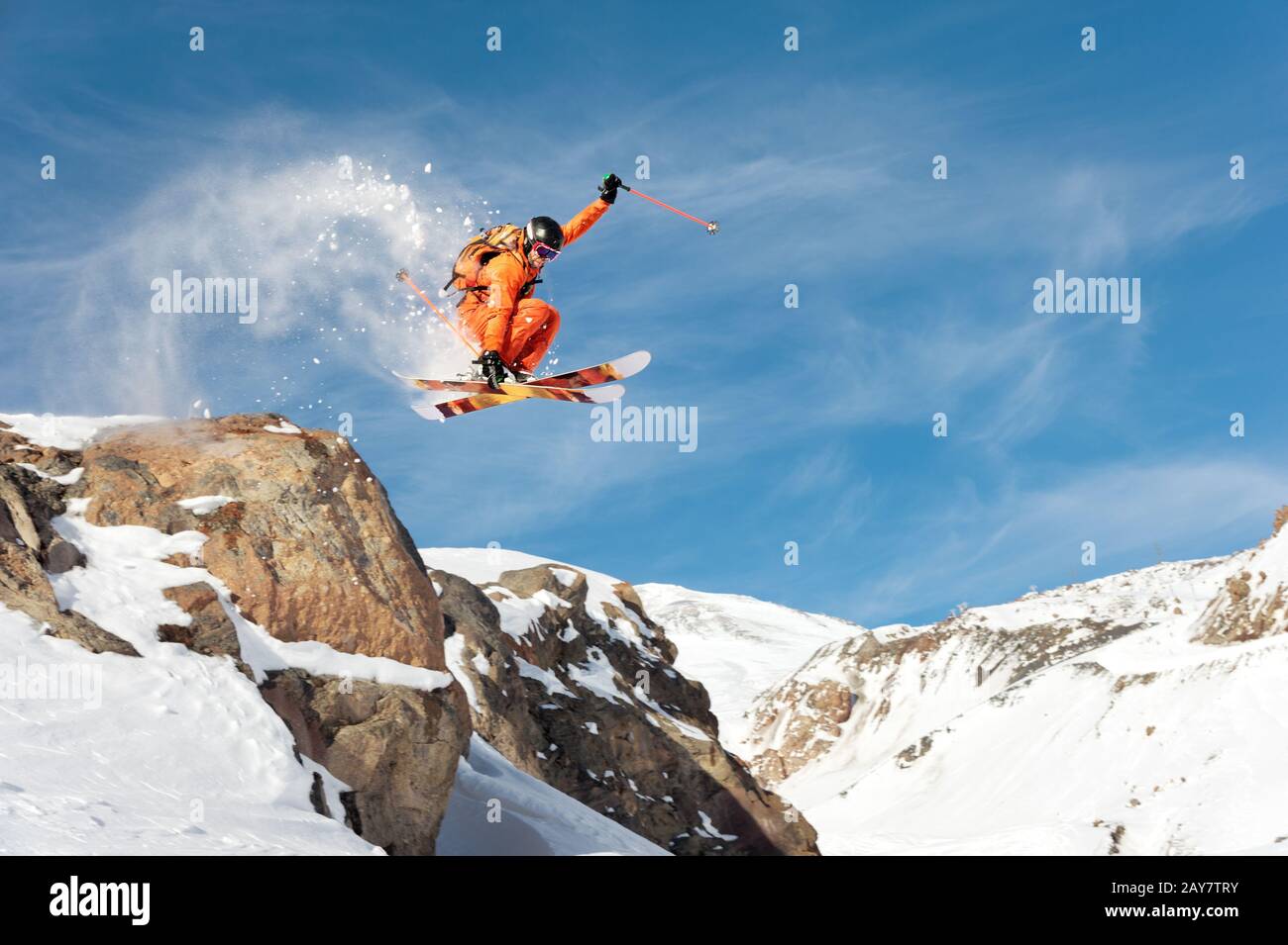 Cliff drop hi-res stock photography and images - Alamy
