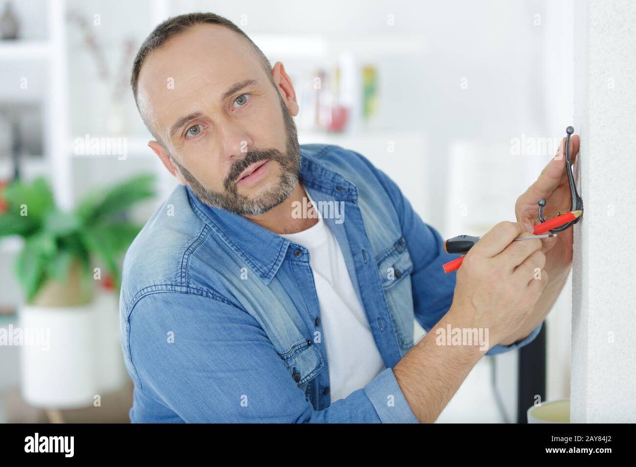 Tiling portrait hi-res stock photography and images - Alamy