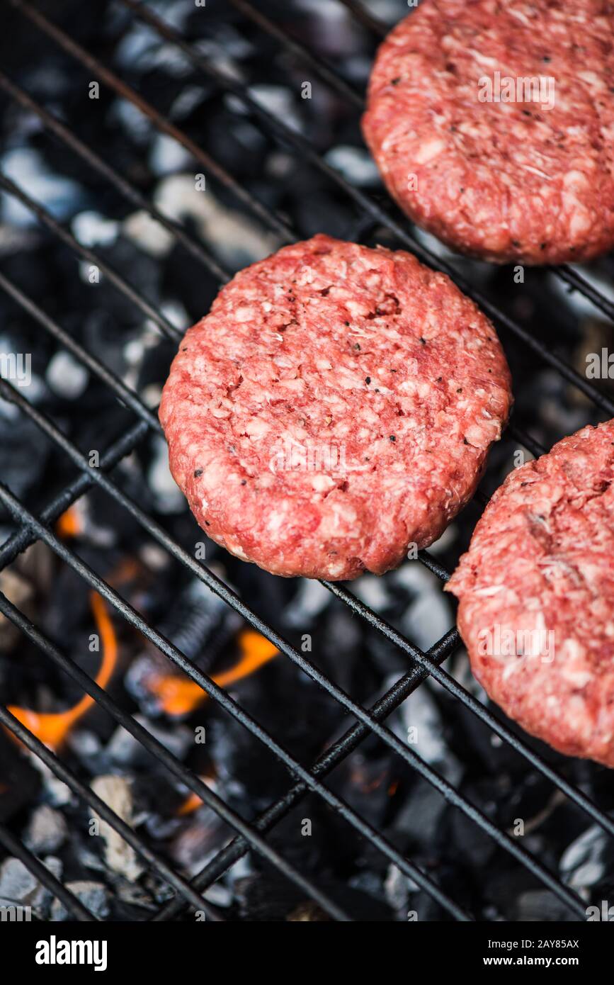 Raw bbq hi-res stock photography and images - Alamy