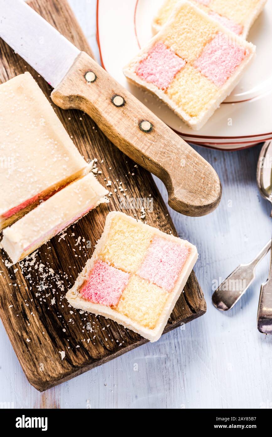 Battenberg cake hi-res stock photography and images - Alamy