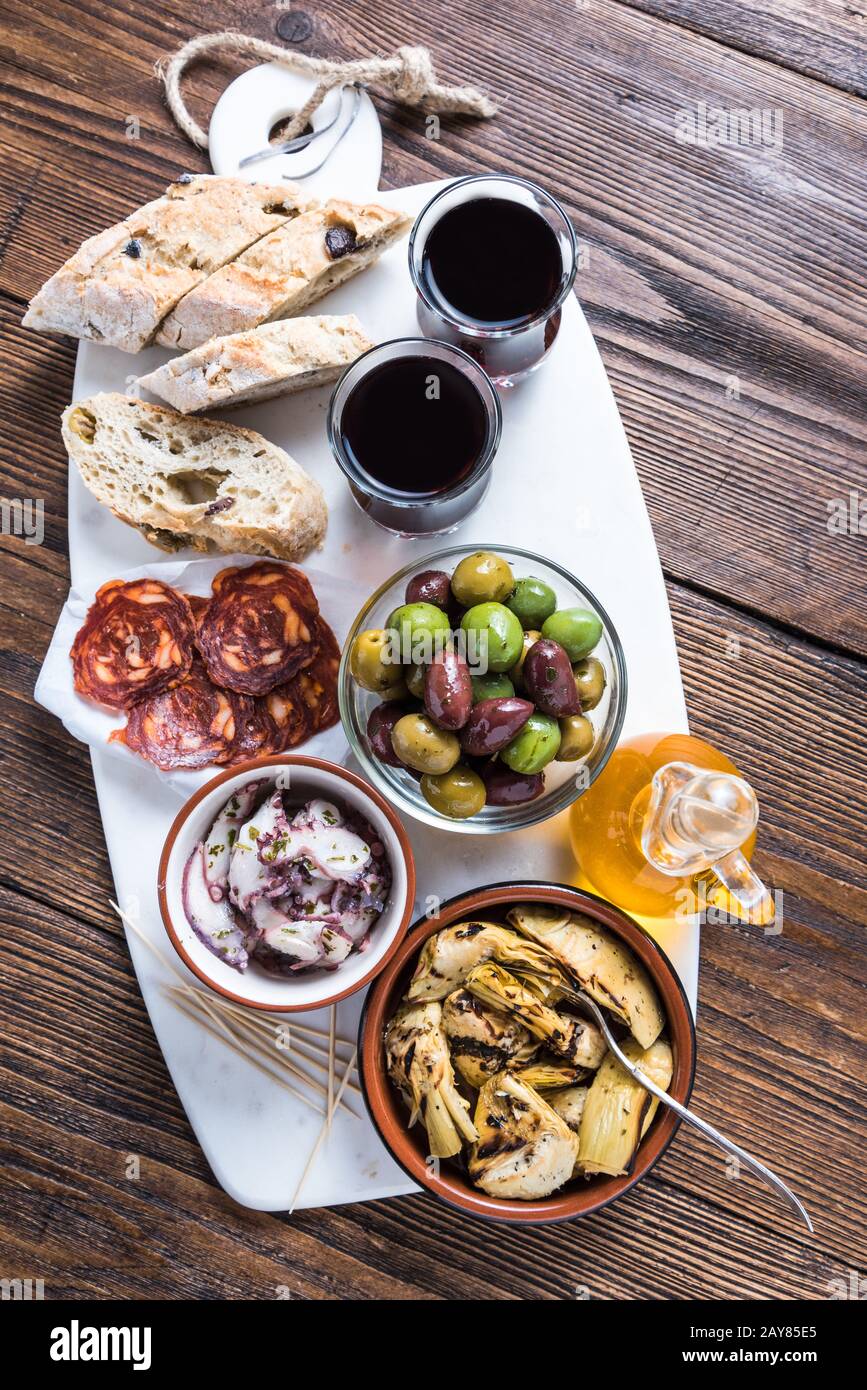 Tapas board hi-res stock photography and images - Alamy