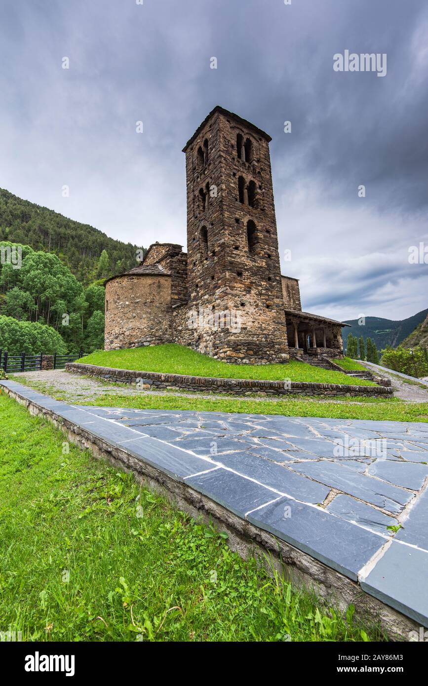 Pyrenees mountain scenery medieval hi-res stock photography and images ...