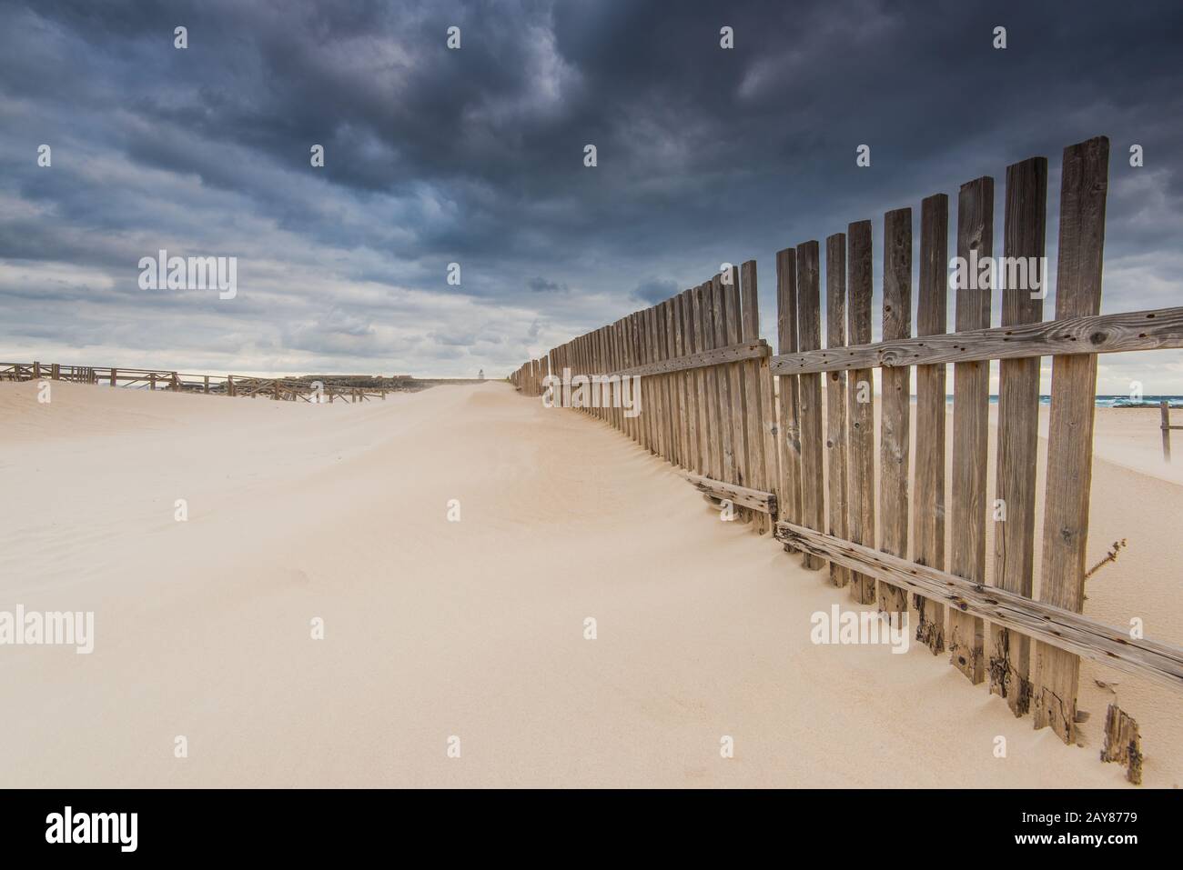 Wind fence on beach hi-res stock photography and images - Alamy