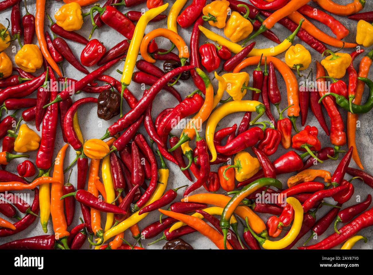 Mixed color peppers hi-res stock photography and images - Alamy