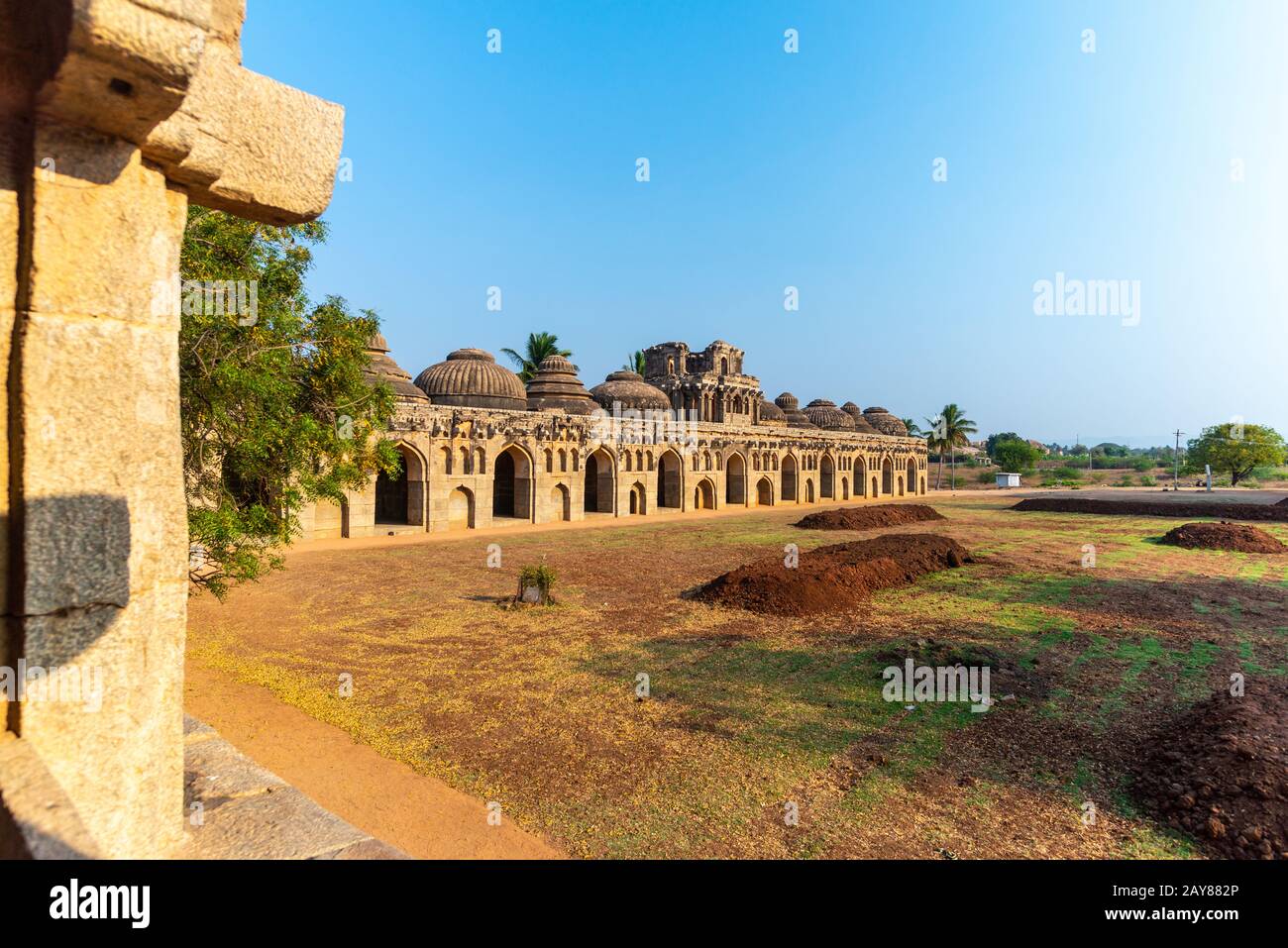 Elephants stables hi-res stock photography and images - Alamy