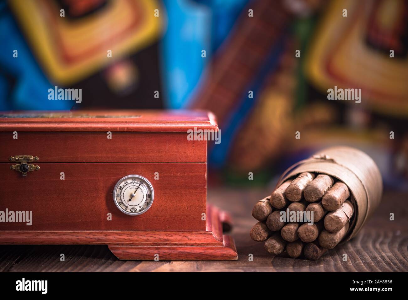 Wooden humidor and cuban cigars Stock Photo - Alamy