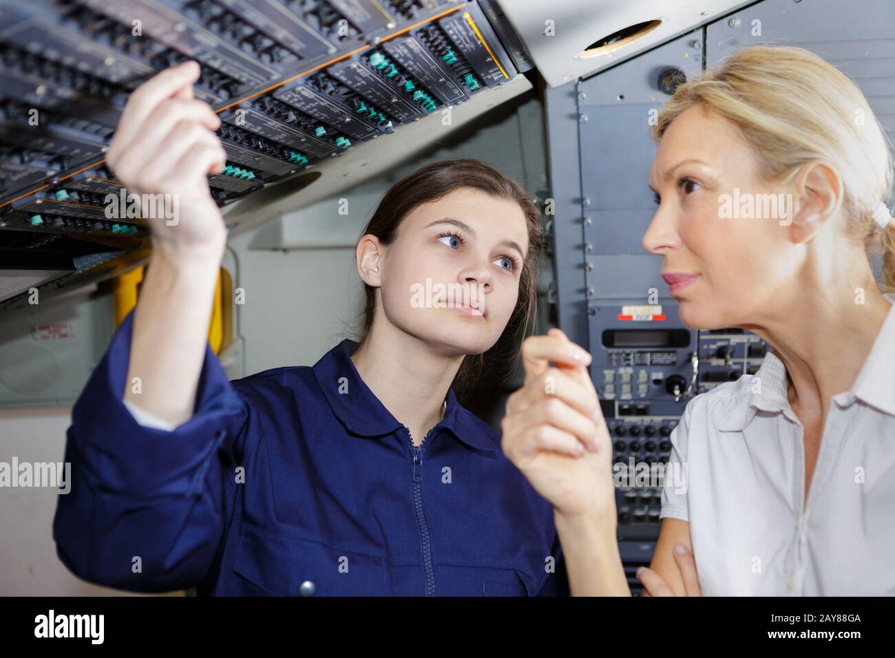 Portrait female aircraft maintenance hi-res stock photography and ...