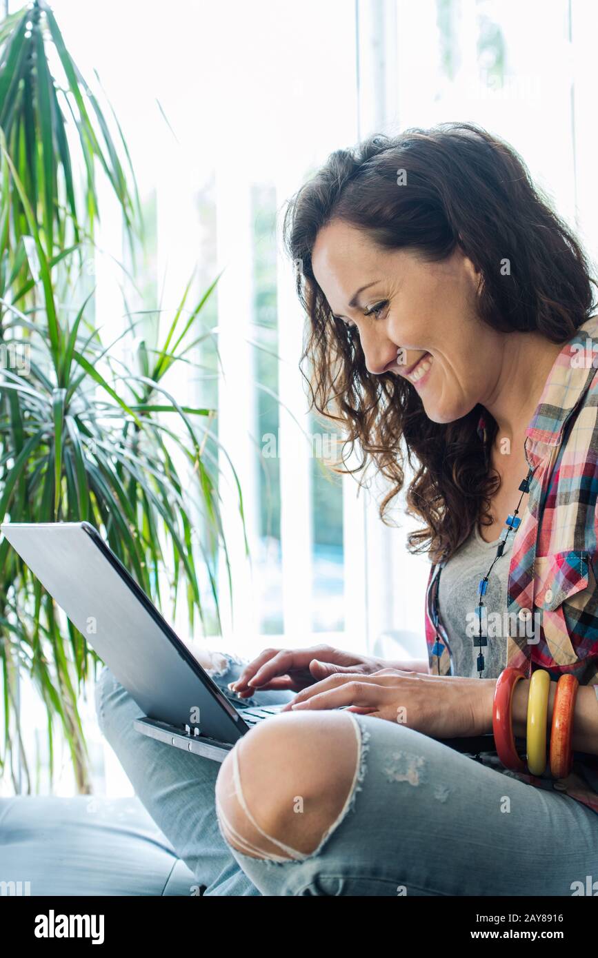 Laptop write hi-res stock photography and images - Alamy