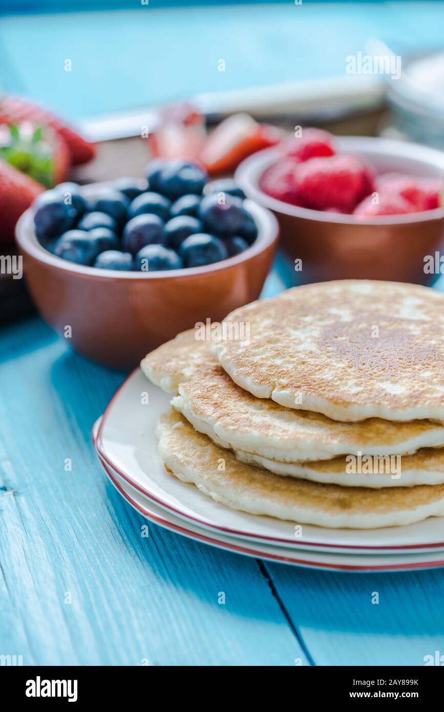 Small pancakes hi-res stock photography and images - Alamy
