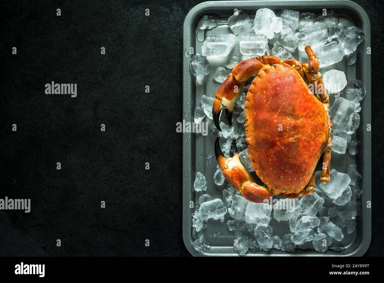 Whole cooked crab hi-res stock photography and images - Alamy