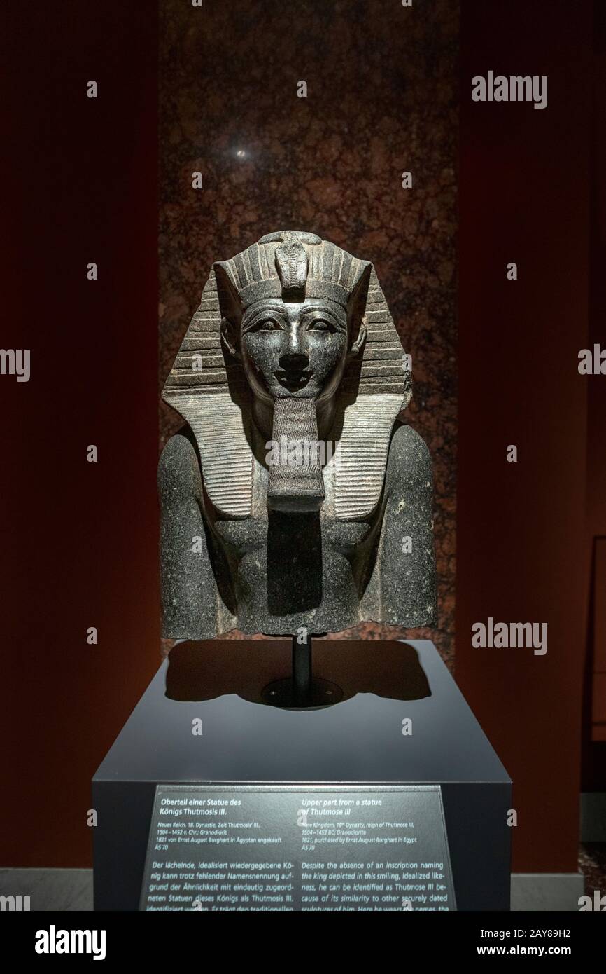 Ancient near eastern deity hi-res stock photography and images - Alamy