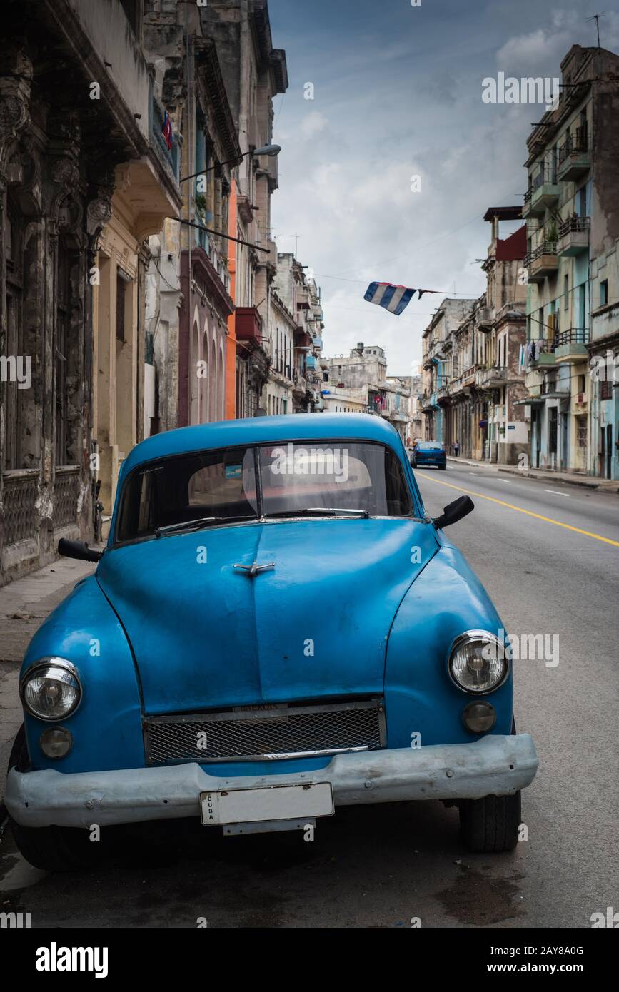 Classic american car park on street in Havana,Cuba Stock Photo - Alamy