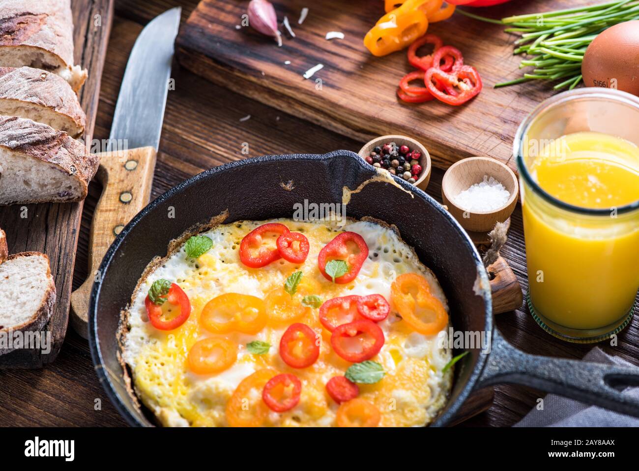 Brunch table hi-res stock photography and images - Alamy