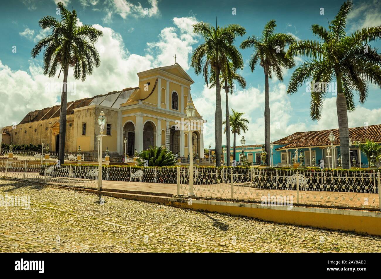 Cuban city square hi-res stock photography and images - Alamy