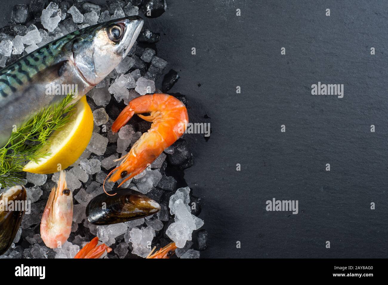 Fish whole cooking hi-res stock photography and images - Alamy