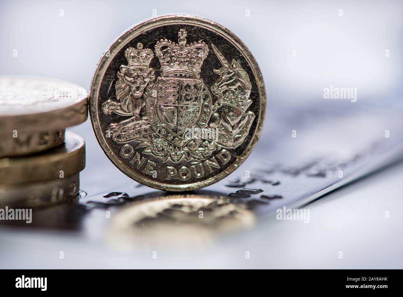 Pund symbol hi-res stock photography and images - Alamy