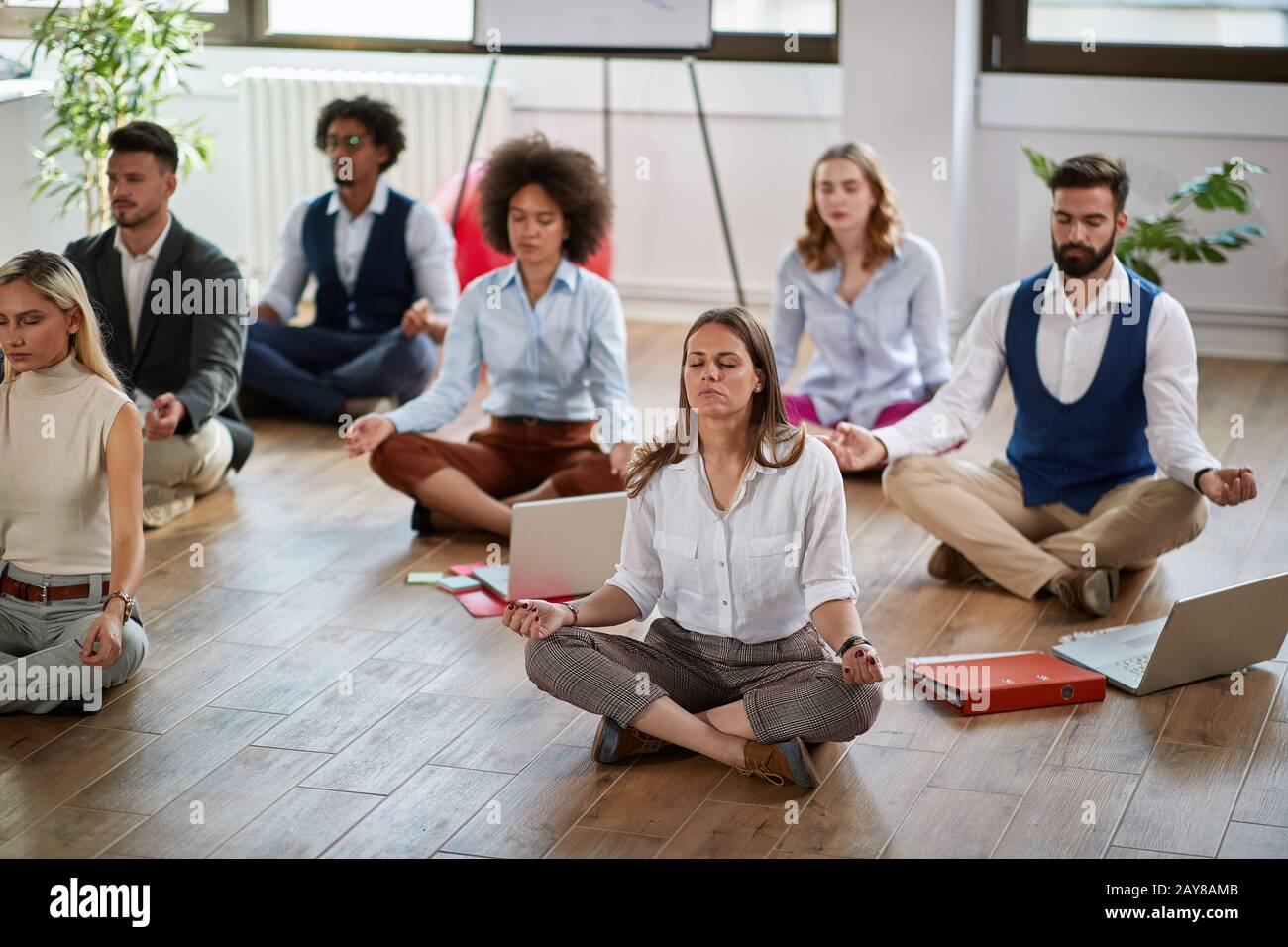 People sitting on floor meditating hi-res stock photography and images ...