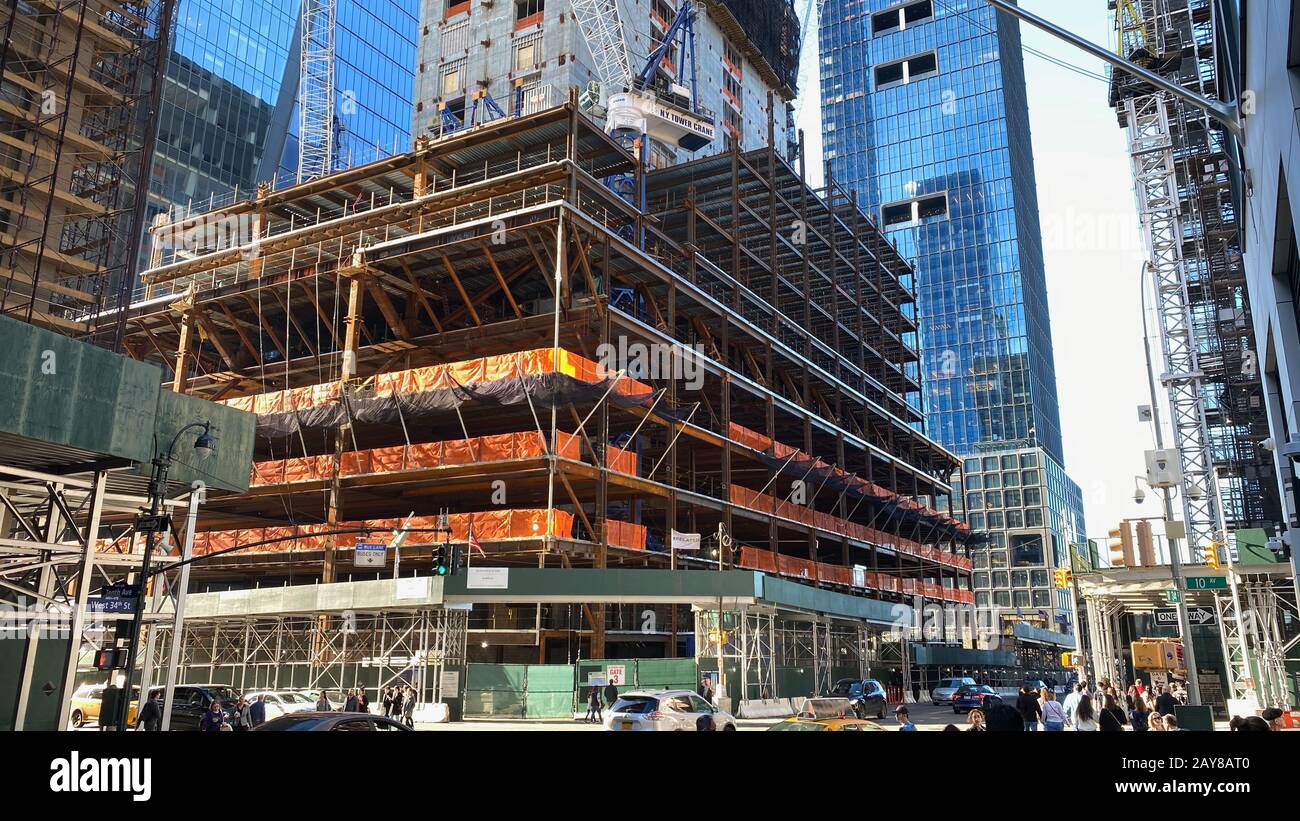 A new office building at Hudson Yards begins to rise Stock Photo - Alamy