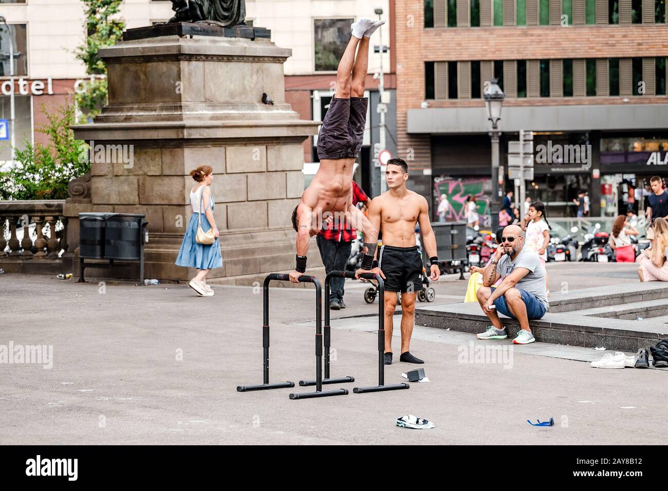 Bodybuilder on street hi-res stock photography and images - Alamy