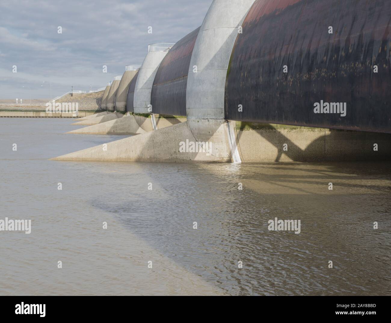 Flood barrage wall hi-res stock photography and images - Alamy