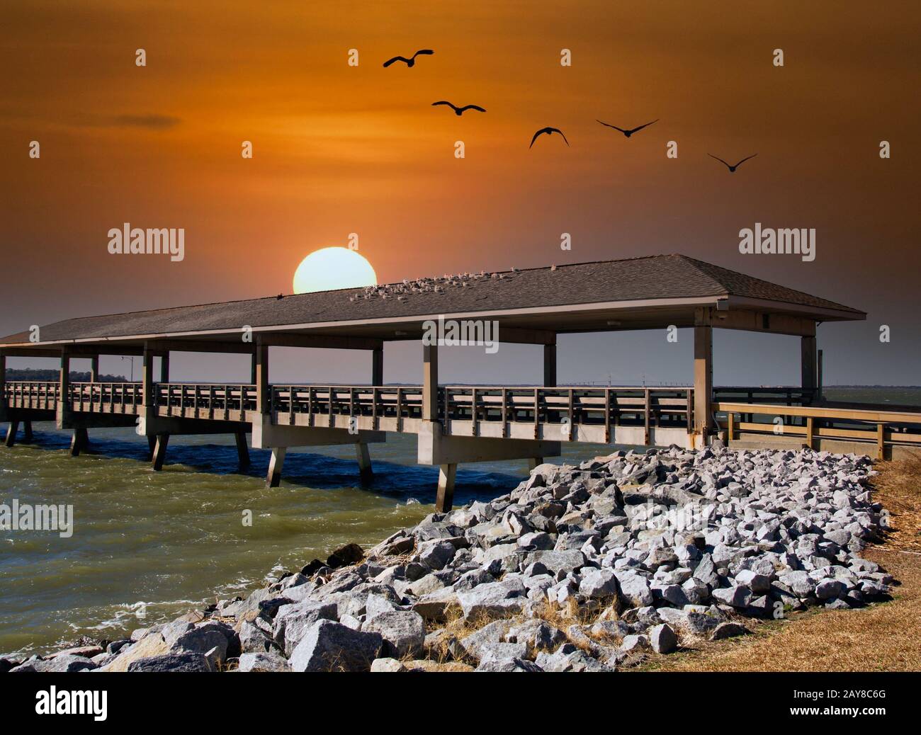 Pier and rock hi-res stock photography and images - Alamy