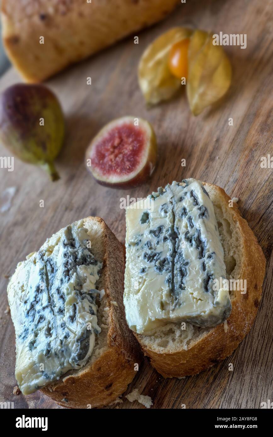 Snack of blue cheese Stock Photo - Alamy