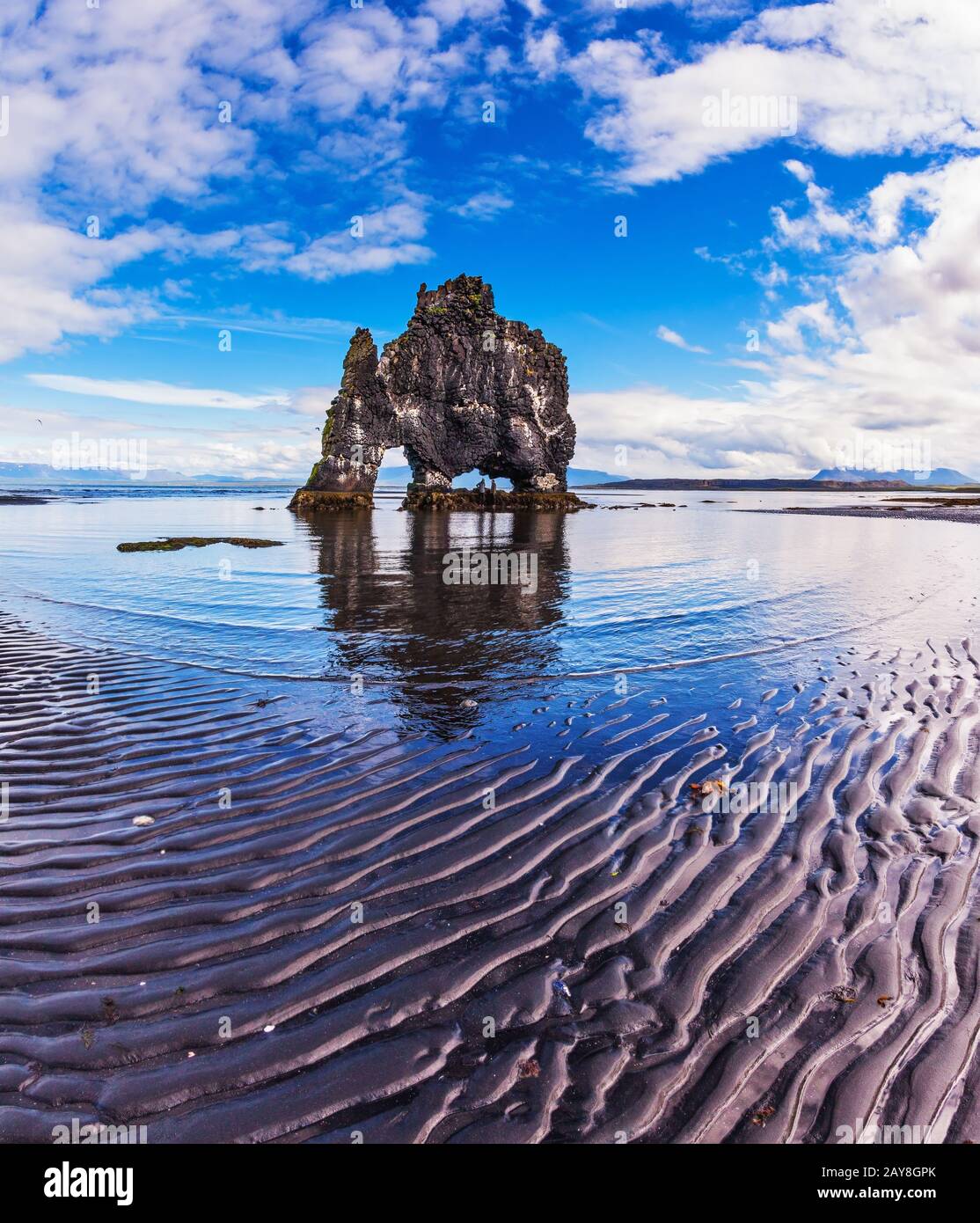 The cliff in Bay of Hoonah during low tide at sunset Stock Photo - Alamy