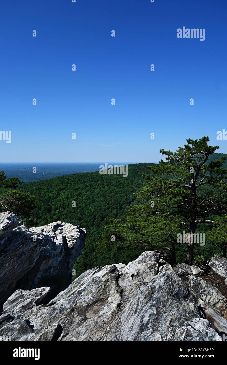 Hanging rock hi-res stock photography and images - Alamy