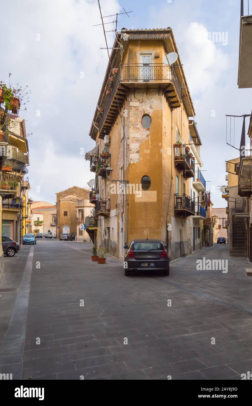 Block of houses hi-res stock photography and images - Alamy