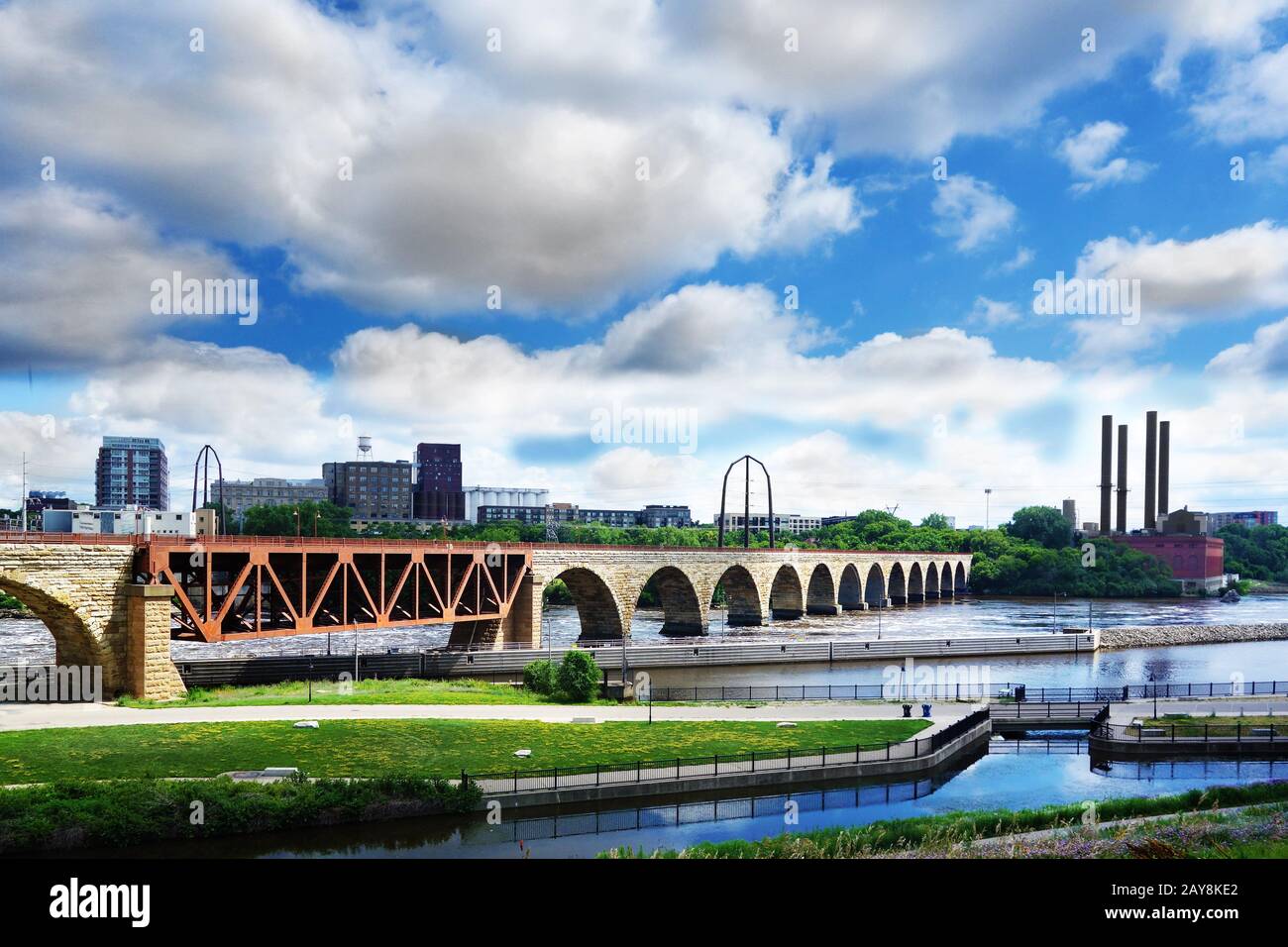 Stone arch bridge minneapolis hi-res stock photography and images - Alamy